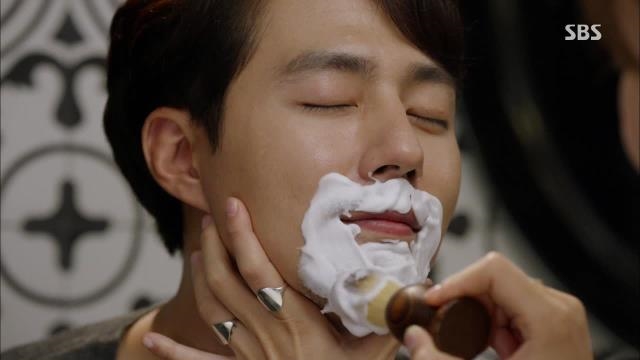 괜찮아 사랑이야 공효진 조인성에게 면도 애틋한 스킨십 Sbs