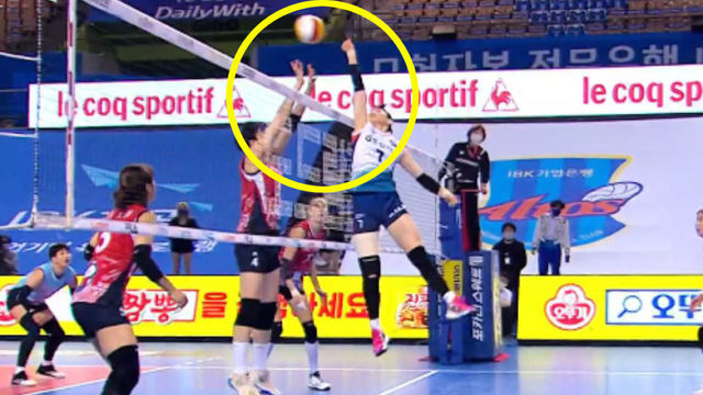 도드람 2020-21 V리그 : 이걸 주먹으로? 안혜진의 센스가 돋보인 득점 [IBK기업은행 vs GS칼텍스] : SBS