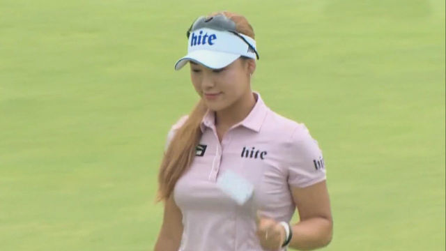2022 KLPGA 투어 : ‘나이스 버디’ 무난하게 버디 잡으며 타수 줄이는 윤이나 [BC카드·한경 2R] : SBS Golf