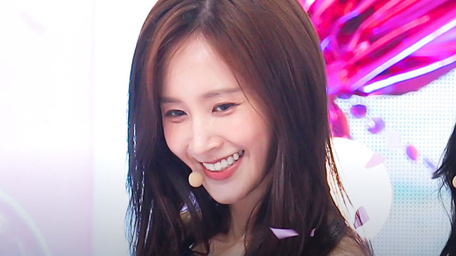 SBS 인기가요 : [페이스캠] 소녀시대 유리 'FOREVER 1' (Girls' Generation YURI FaceCam ...