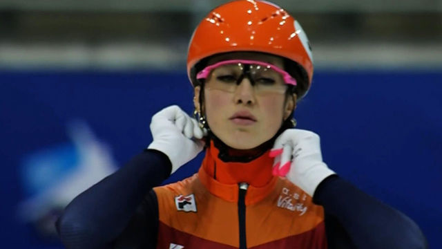 2022-23 ISU 쇼트트랙 : 찬스 놓치지 않고 1위로 결승 진출하는 쉬자너 스휠팅 [월드컵 5차 여자 500m] : SBS