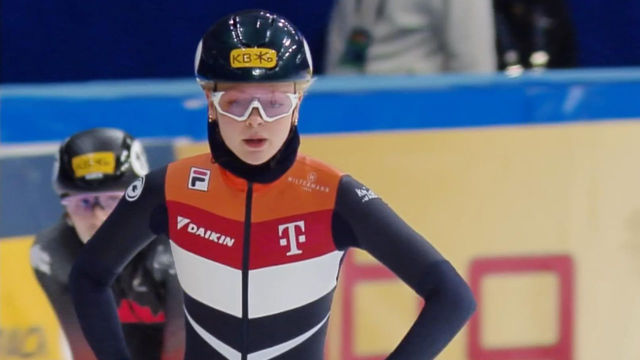 2022-23 ISU 쇼트트랙 : ‘이변 없는 질주’ 무난하게 1위로 통과하는 잔드라 벨제부르 [세계선수권 여자 500m 준결승전] : SBS