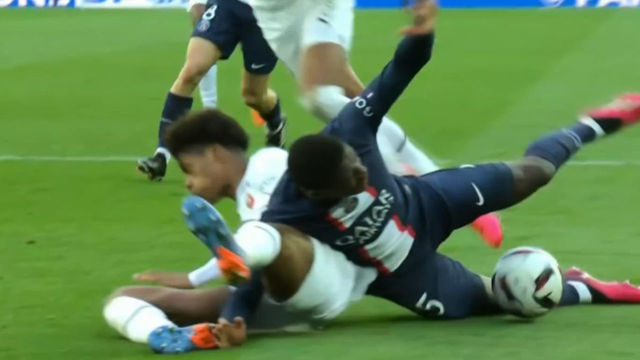 2022-23 프랑스 리그1 : ‘PK 취소’ VAR이 발견한 누누 멘데스의 오프사이드 [PSG vs 스타드 렌] : SBS