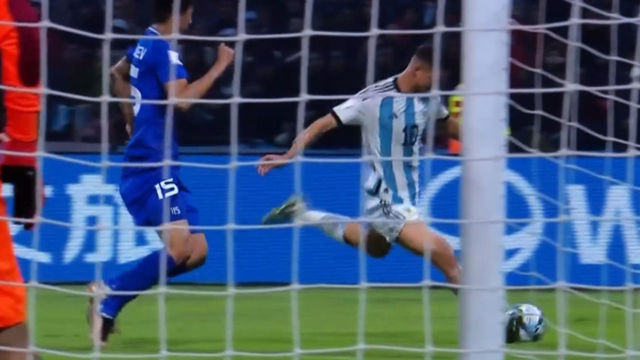 2023 FIFA U-20 월드컵 : 유망주의 과감함! 측면을 헤집어놓는 카르보니의 돌파 [아르헨티나 vs 우즈베키스탄] : SBS