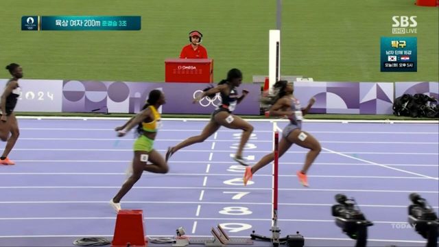 SBS 2024 파리 올림픽 : 엄청난 가속! 선두로 들어오는 브리타니 브라운 [여자 200m 준결승] : SBS