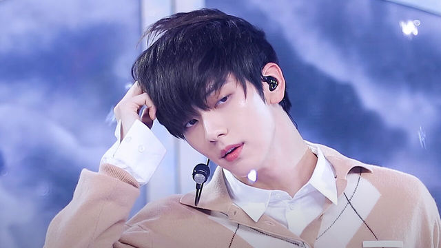 SBS 인기가요 : [페이스캠] 투모로우바이투게더 수빈 'Over The Moon' (TXT SOOBIN FaceCam) : SBS