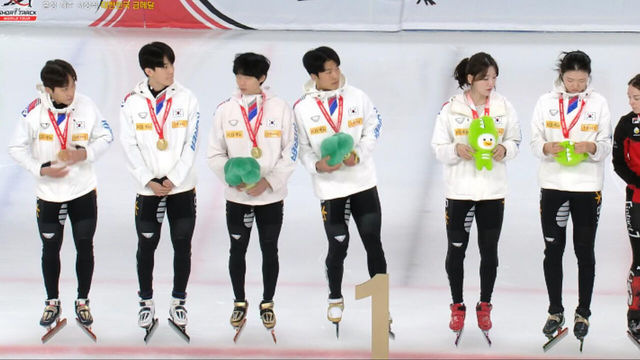 2024-25 ISU 국제빙상대회 : 혼성 계주 대한민국 금메달 시상식 [월드투어 4차 혼성 계주 2000m 결승] : SBS