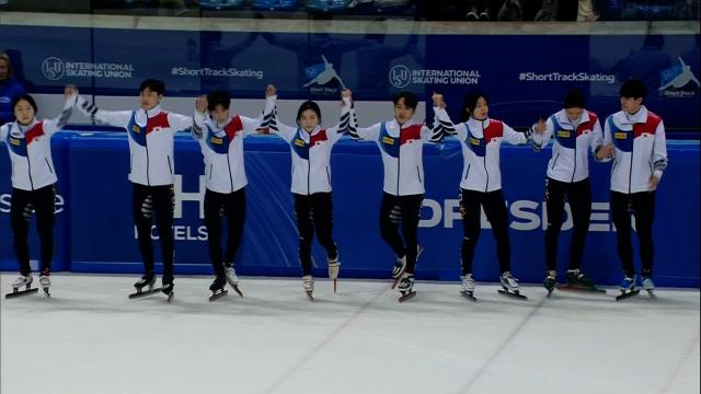 2022-23 ISU 핫클립 : 은메달 획득하는 대한민국 [월드컵 5차 혼성 계주 2000m 시상식] : SBS